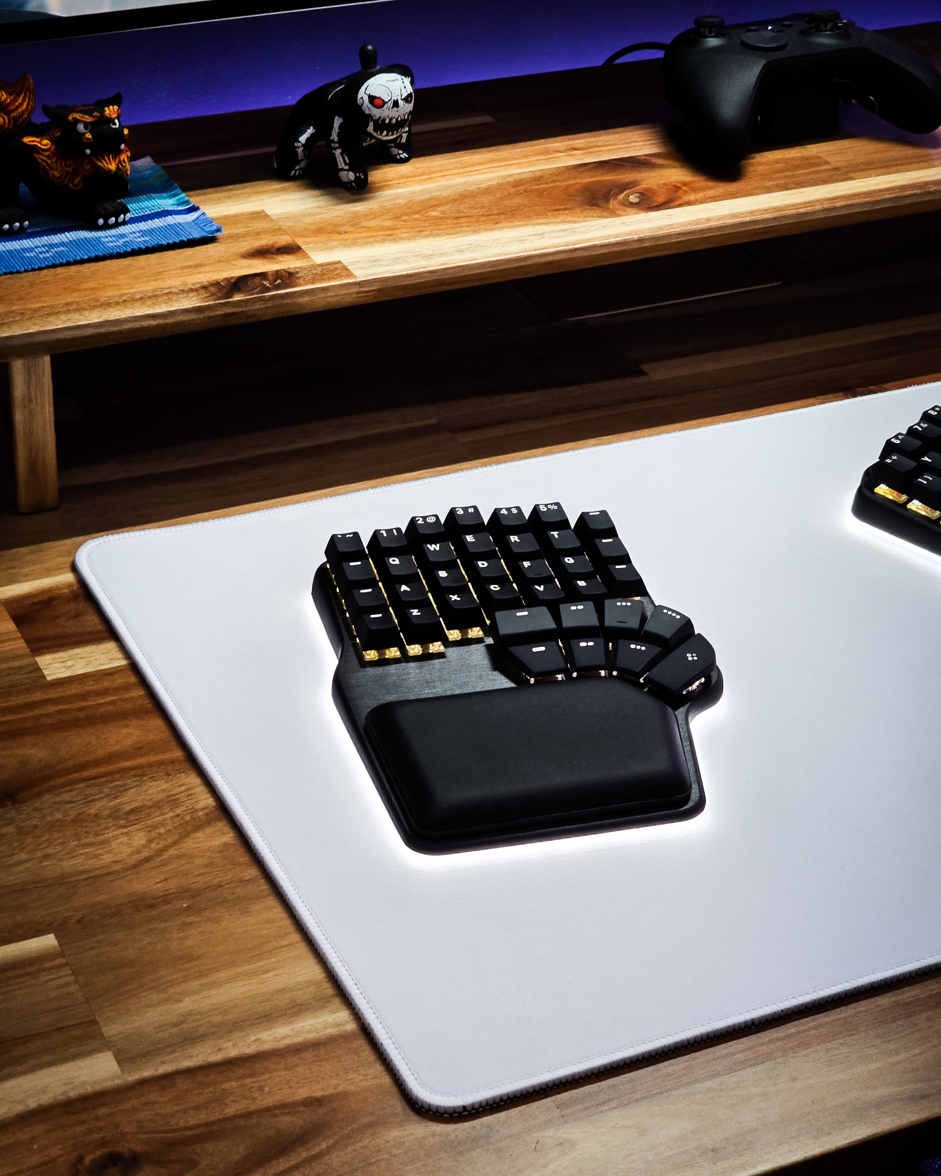 White Deskmat – SwitchKeys