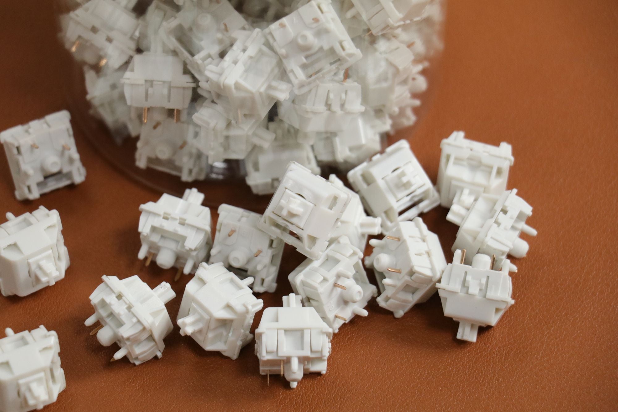 Neo White Linear Switches (x10) – SwitchKeys